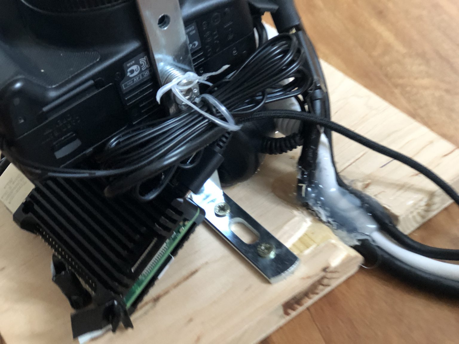 Raspberry Pi Photobooth in a classic vintage plate camera - Florian Müller